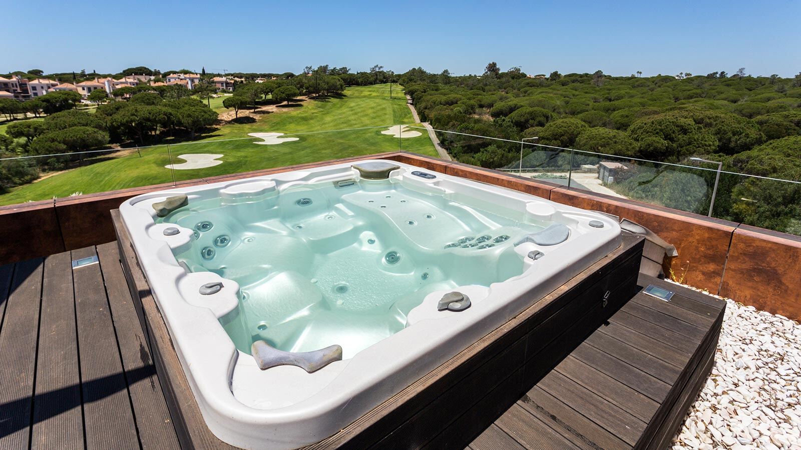 Outdoor Whirlpools: Ratgeber für Auswahl & Kauf